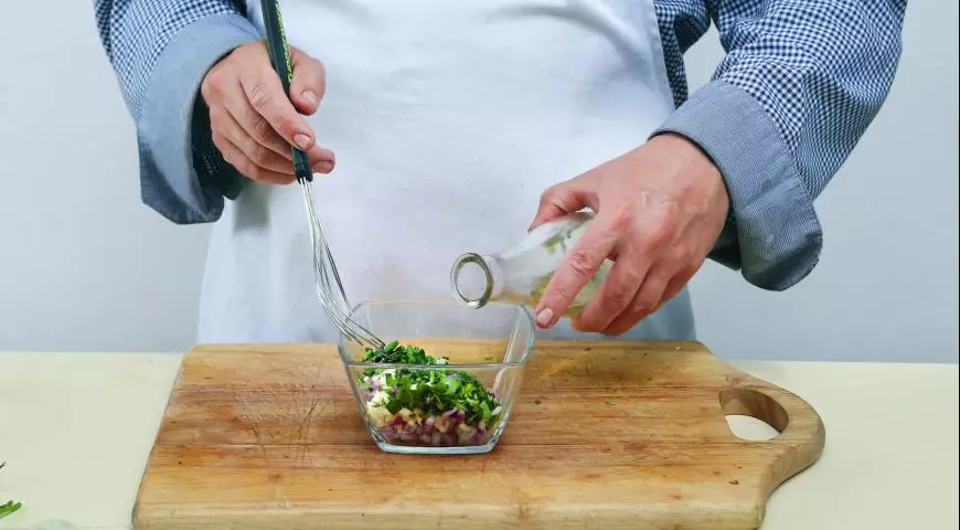 Foto de stock Receita de cocina: ensalada de calamar con arco de Crimea, paso número 1