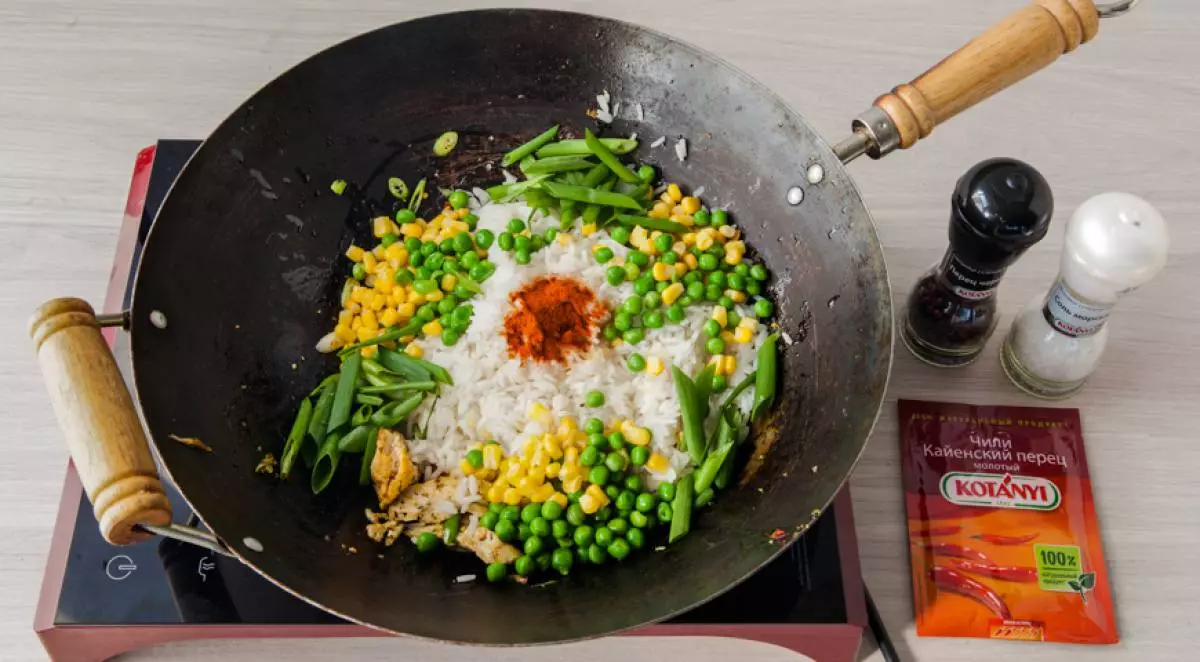 Stock fotó főzés recept: sült rizs csirke grill kínai stílusban, lépésszám 5