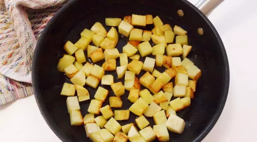 Wêneyê amadekirina Recipe: Juliented bi potatîk û mêşan, pêngav 1 hejmar 1