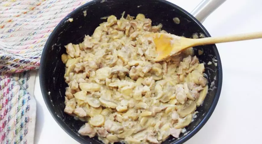 Wêneyê amadekirina Recipe: Juliented bi potatîk û mêşan, pêngav hejmar 6