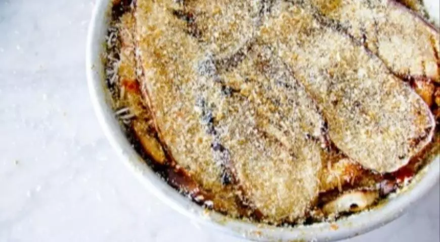 Resep masak poto: Buleud Lazagina ti Bukatini sareng terong, undak 11