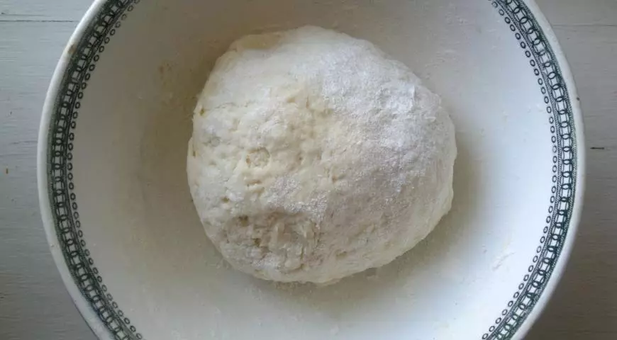 Foto foto gatavošanas recepte: kūka no biezpiena mīkla ar kanalizāciju un valriekstu karameli, soli №4