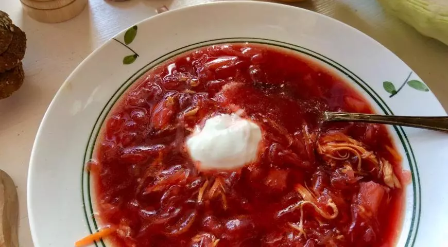 Ata kuka Recipe: Fale Borsch i luga o moa moa, Laasaga e 16