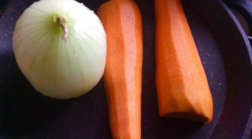 Foto de stock Receta de cocina: casero Borsch en caldo de pollo, paso número 2