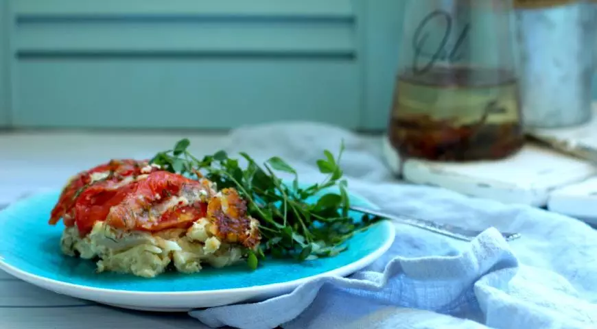 I-Cauliflower Casserole nge-Suluguni kunye neetamatisi