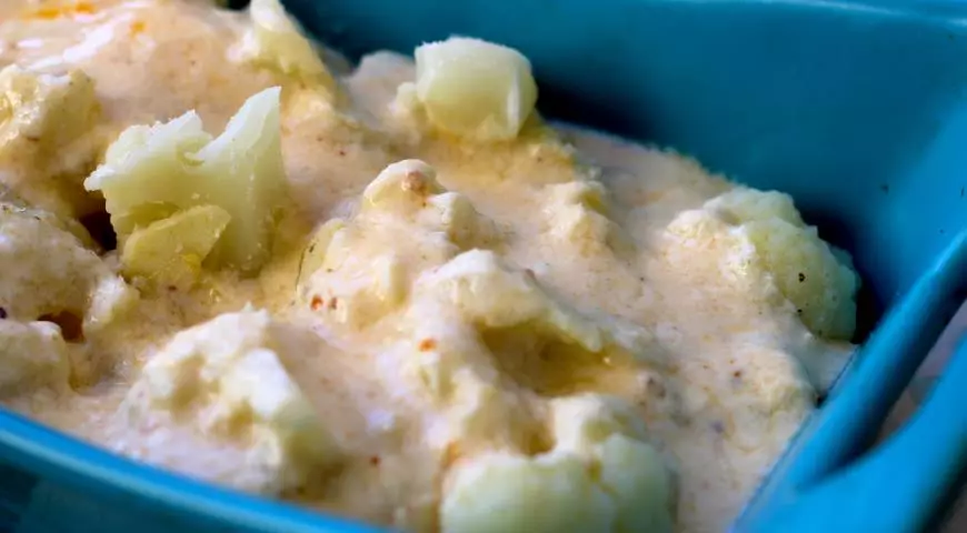 Mapishi ya kupikia picha: Casserole ya Cauliflower na Suluguni na Nyanya, Hatua ya 2