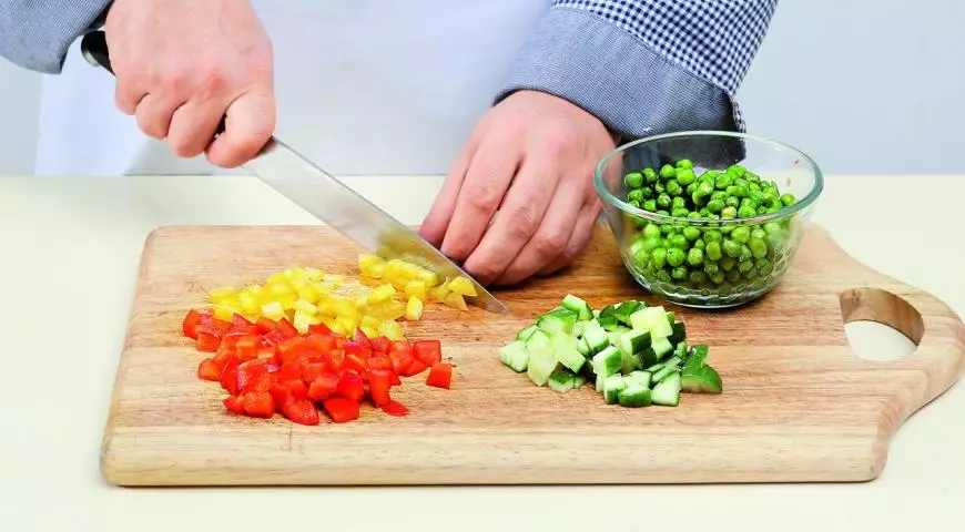 Archivio Fotografico La ricetta della cucina: insalata di verdure con riso integrale, punto numero 2