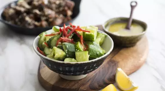 Gurkensalat mit mariniertem Ingwer-Dressing, Schritt-für-Schritt-Rezept mit Fotos