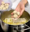 Foto della preparazione della ricetta: zuppa italiana con polpette, gradino numero 6