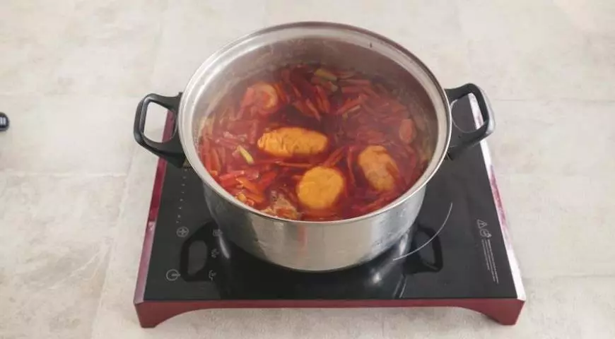 Foto de la preparación de una receta: Lituanian Borsch con un hechicero, paso número 9