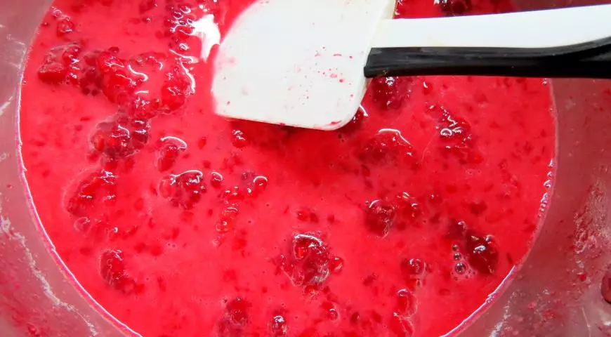 Add starch to raspberry with sugar