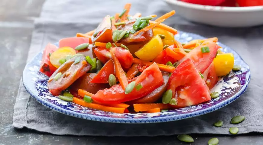 Ensalada de tomates e cenoria