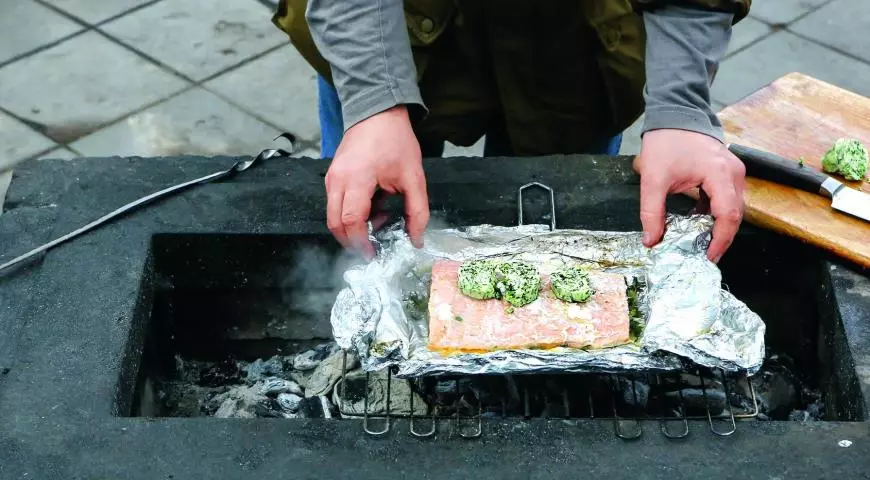 Stock Foto Kachen Rezept: Lachs an enger Folie op der Grill, Schrëtt Nummer 6