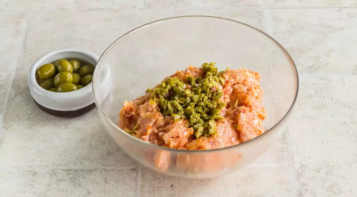 Stock foto gatim recetë: qofte pule me erëza, numri i hapit 3