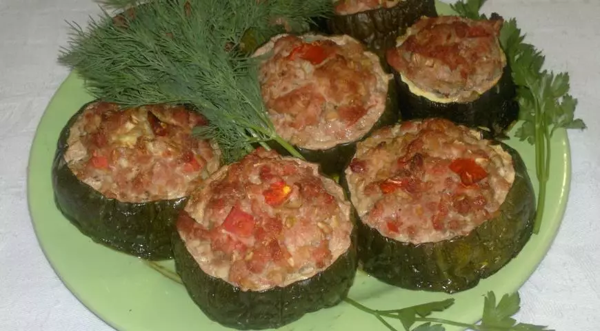 Zucchini with minced meat and tomatoes