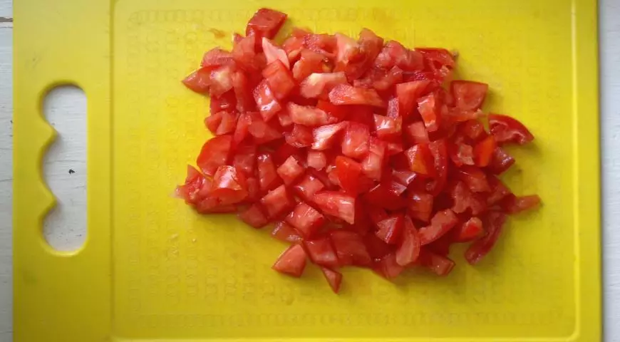 西葫蘆用肉碎肉和西紅柿，西紅柿切成立方體