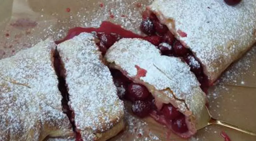 Strudel di ciliegia a casa