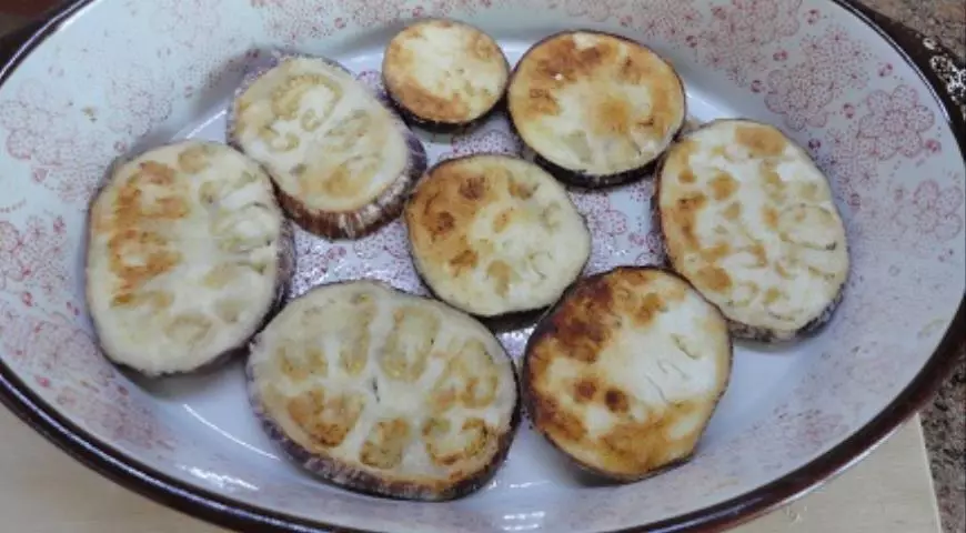 রোমানিয়ান মধ্যে eggplants, fry eggplants