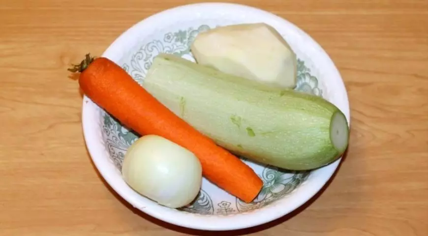 Stock Foto Kuhanje Recipe: Chicken-Rastling Cutlets z Zelenji, Korak številka 1