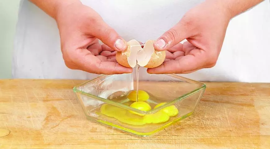 Foto de la preparación de una receta: chuleta en Kiev de una cesharika, paso número 5