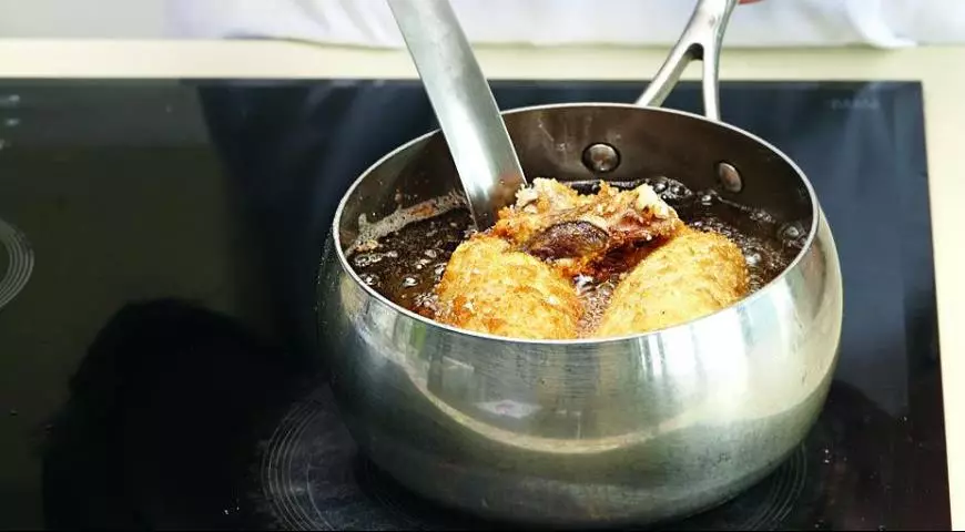 Photo of the preparation of a recipe: Cutlet in Kiev from a cesharika, step number 6