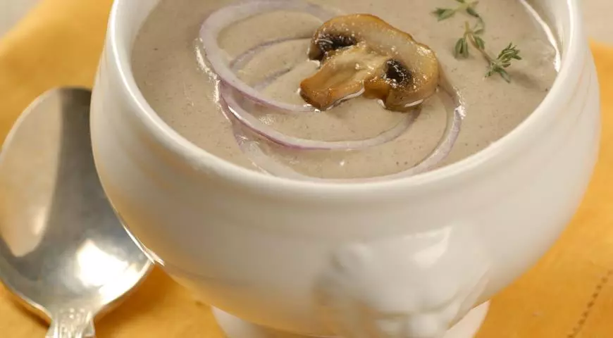 Zuppa di crema champignon.