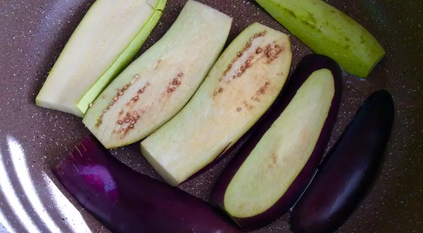 Zaub yob, Fry zucchini thiab eggplants