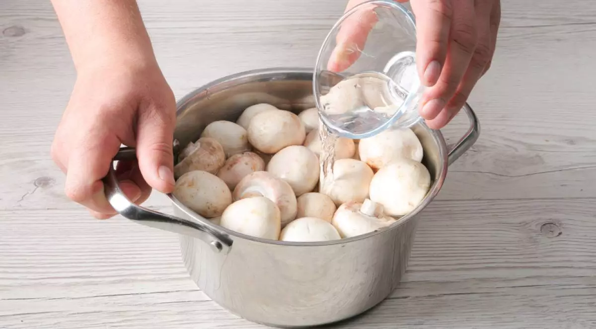 Marinated Champigons, mga uhong sa telete