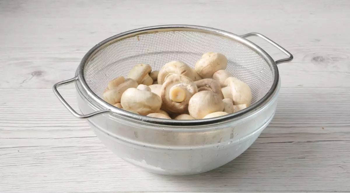 Champignons marinats, beat bolets a colador