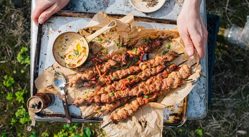 Turkey Kebar ndi msuzi wa coconut marinade