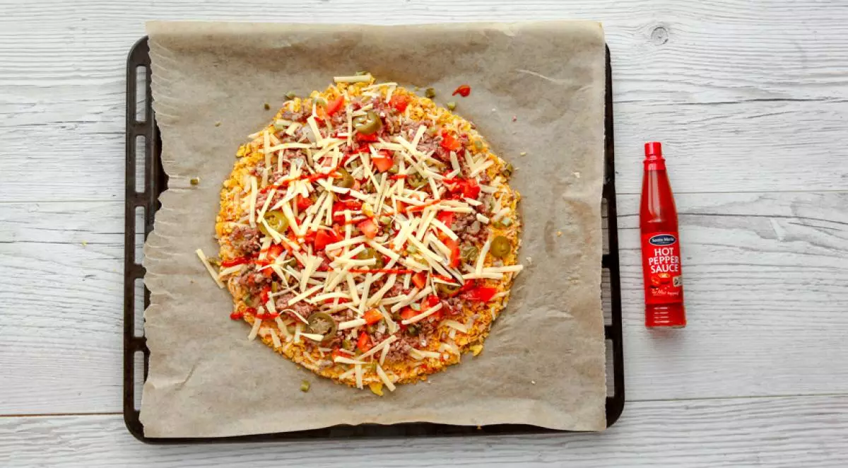 Foto bişirmə resepti: qarğıdalı fişlərinə əsaslanan nacho stil pizza, 4 nömrəli addım