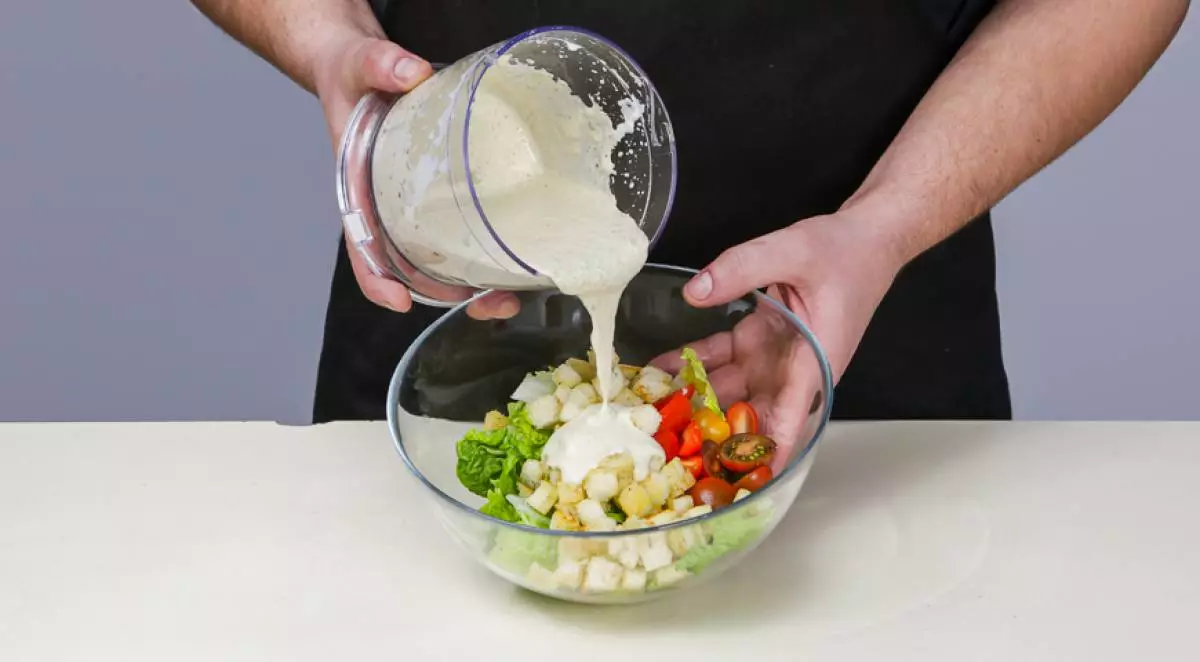 Stock foto Recepta de cuina: amanida de César amb pollastre i cansalada, pas №4