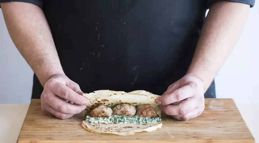 Photo Cooking Recipe: Pancakes Channeloni with Meatballs, Spinach and Cheese, Step No. 4