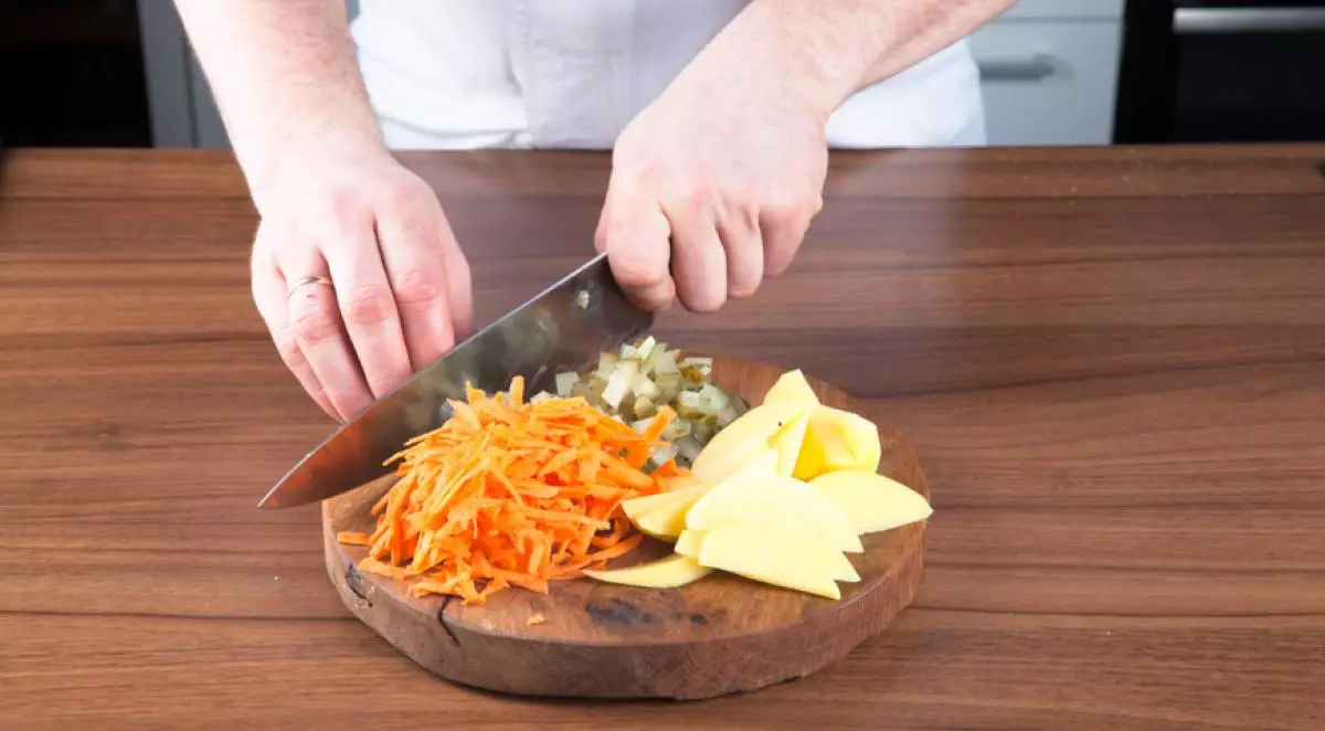 Pickel mat engem Barrière klassesch, schneiden d'Geméis