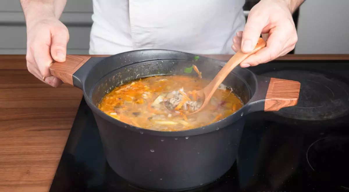 Pickelen mat engem Barley Classic, setzt e Baron an e Brustkëscht