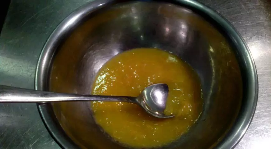 Prepare a mermelada de laranxa.