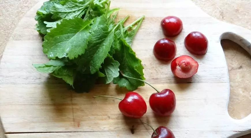 Nyiyapake bahan kanggo masak salad