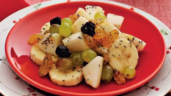 Amanida de fruites amb llavors de rosella, recepta pas a pas amb fotos