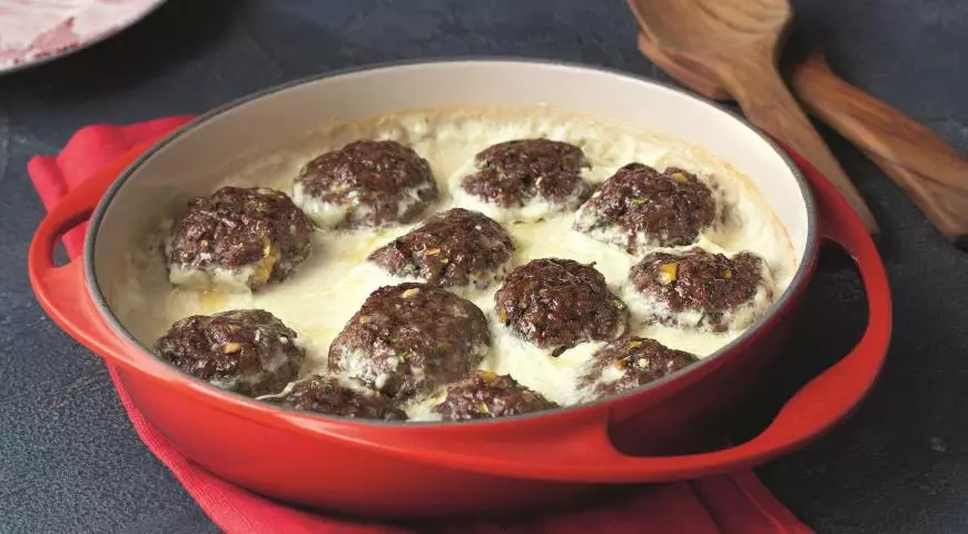 BEEF Cutlets mei piper, yn Cream Sauce 2