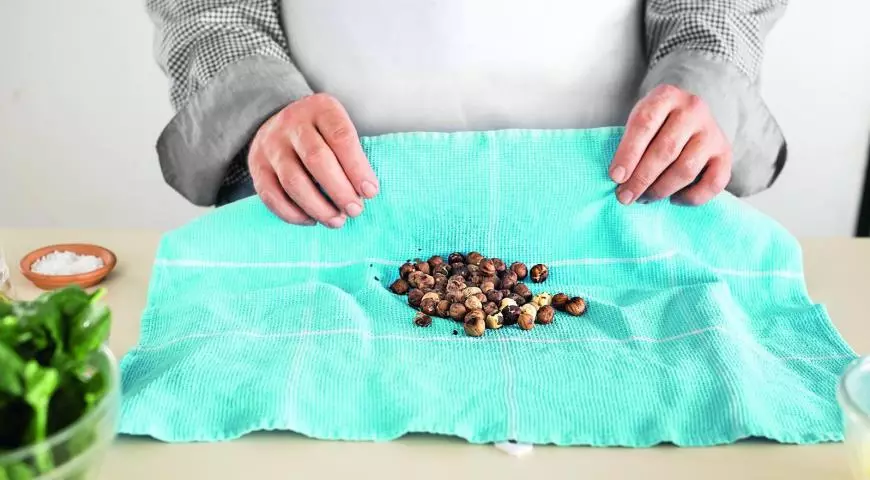 Stock Photo Kochen Rezept: Birnensalat mit Feta und Spinat, Schritt Nummer 2