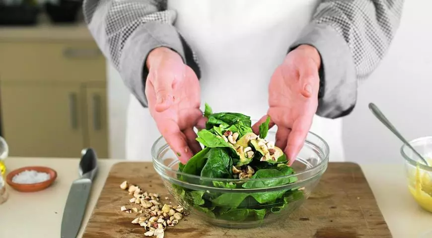 Stok Foto Memasak Resipi: Pear Salad dengan Feta dan Bayam, Langkah Nombor 5