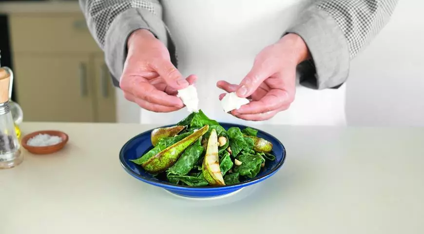 Resipi Memasak Foto: Salad Pear dengan Feta dan Bayam, Langkah No. 6