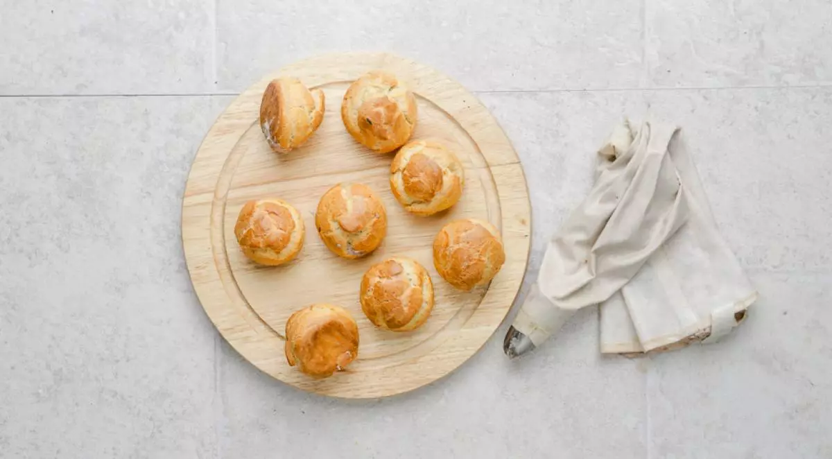 Receita de cociña fotográfica: Profitrols cunha mousse de fígado e cremoso Icing, Paso 8