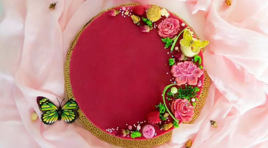Dekorasyunan ang raspberry cheesecake