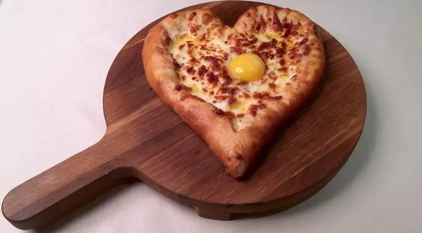 Khachapuri sob a forma de um coração