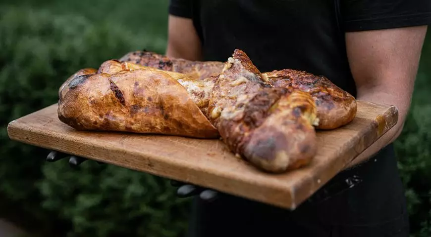 Mkate katika Bistro Viny, Pani na Salami.