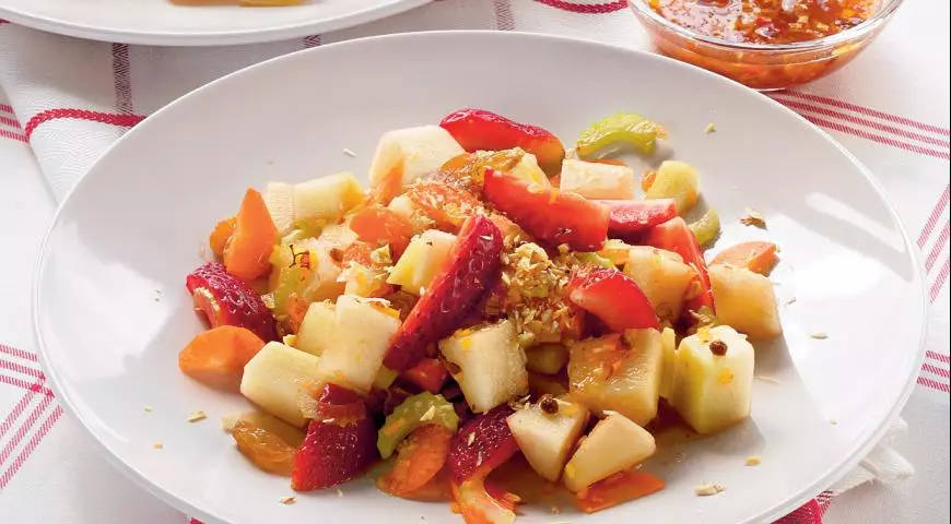 Fruit- en fruit salade met abrikozen dressing, stap-voor-stap recept met foto's