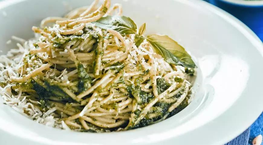 Spaghetti dengan Pesto.