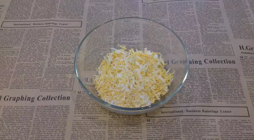 Grasp boiled eggs on a shallow grater