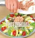 Stock Foto Cooking Recipe: Nisauaz Salad na may tuna classic, step number 6